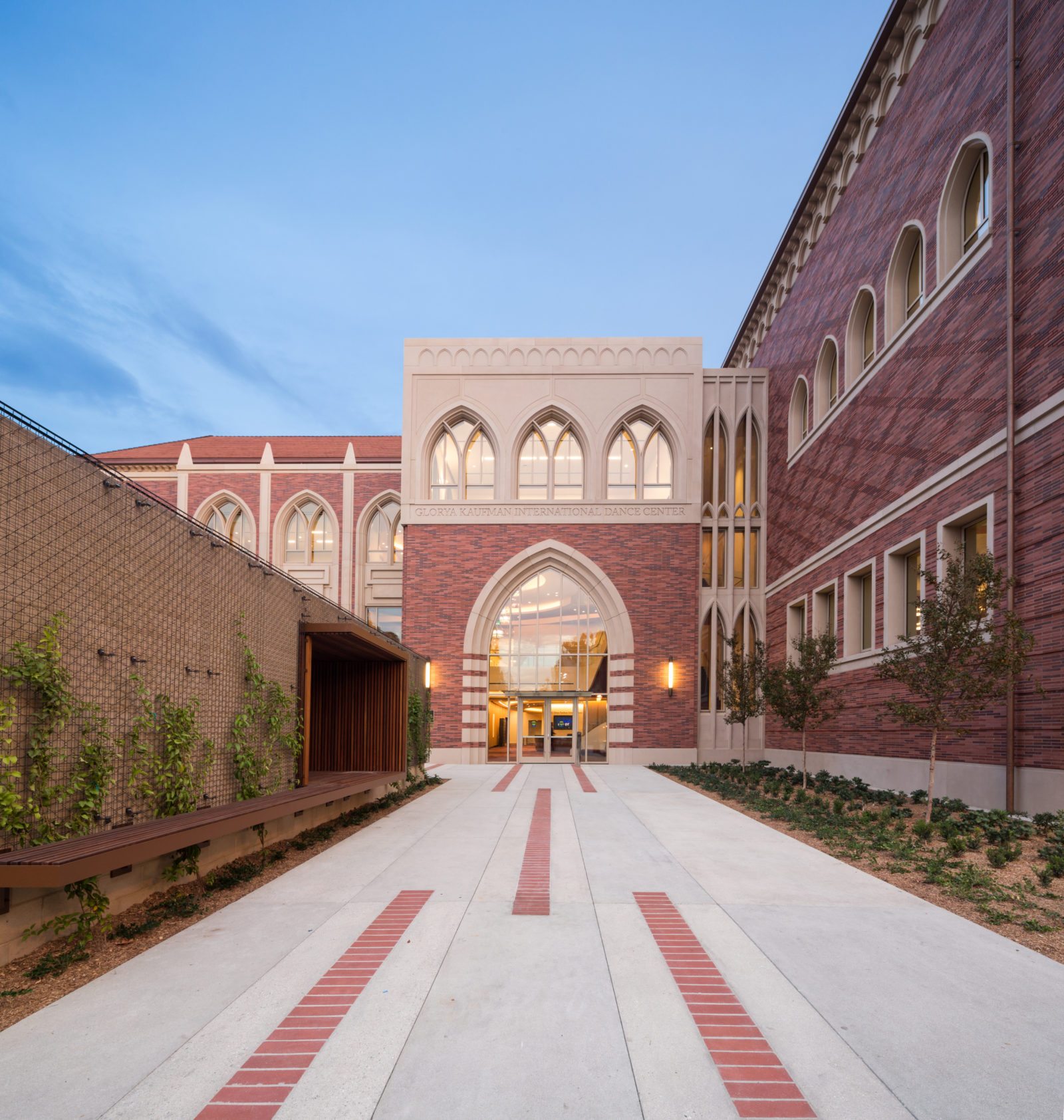 USC Glorya Kaufman International Dance Center - Projects - MATT ...