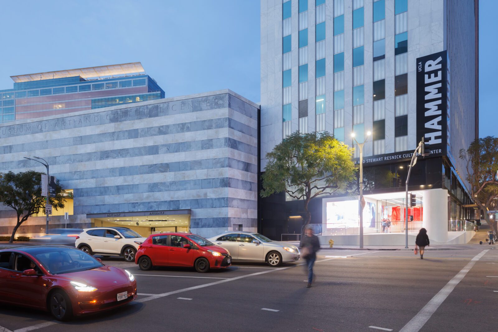 LA's First Exoskeleton Building Officially Stands On Its Own - Blog ...